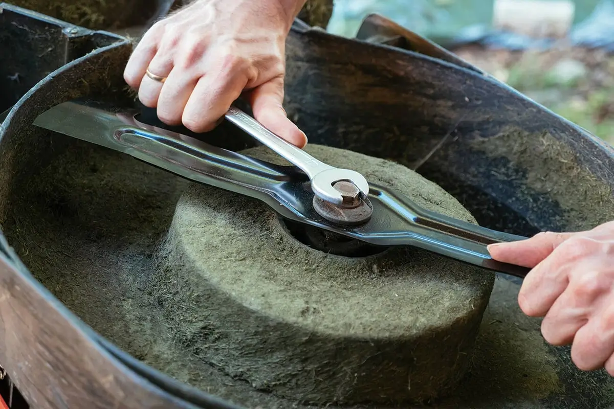 How to Sharpen a Lawn Mower Blade: A Step-by-Step Guide - Tools Trove